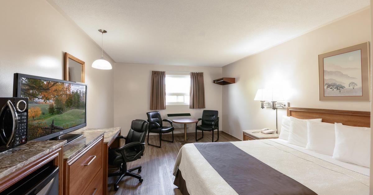 Hotel in Newmarket Ontario | Newmarket Inn | Official Site